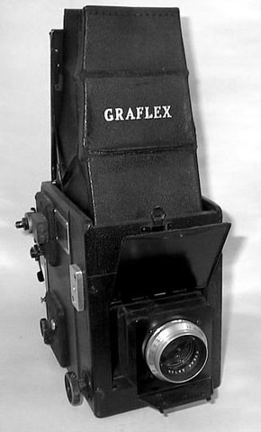 Stereo photos of Graflex cameras