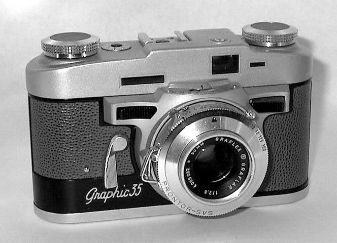 Stereo photos of Graflex cameras